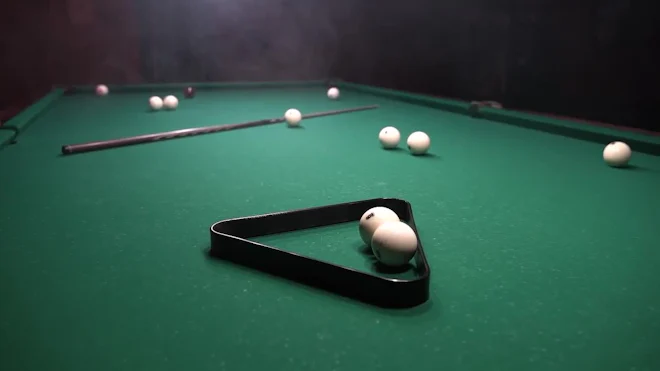 Pool Balls In Motion Premium Photo | Billiard Balls And Cue On Pool